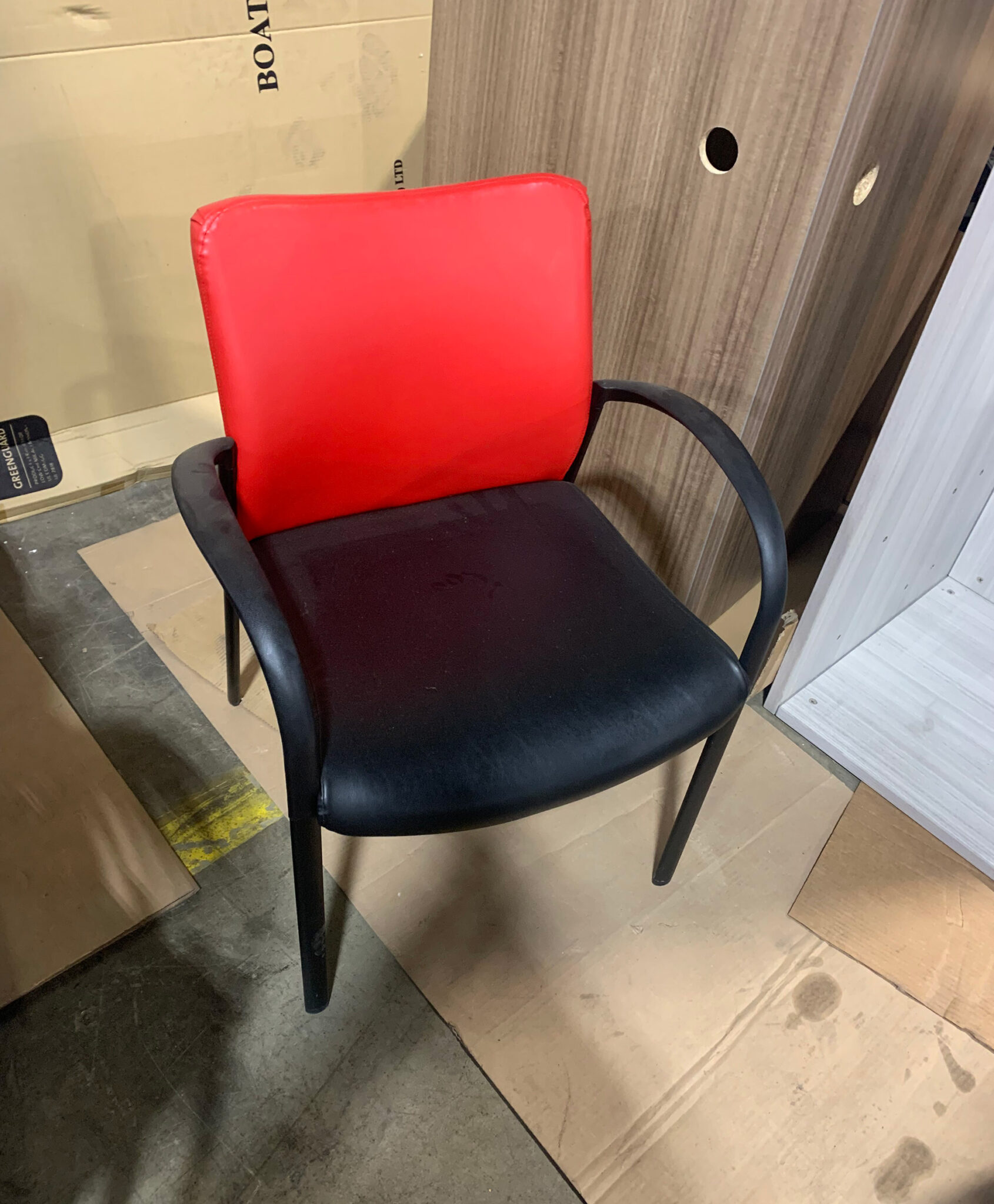 Four Leg Arm Guest Chair | Capital Furniture