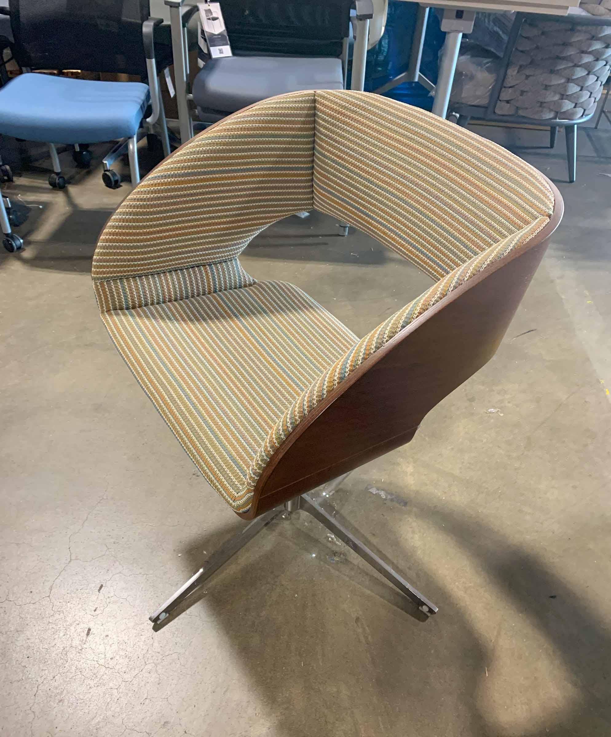 JSI Contemporary Swivel Chair – Walnut | Capital Furniture