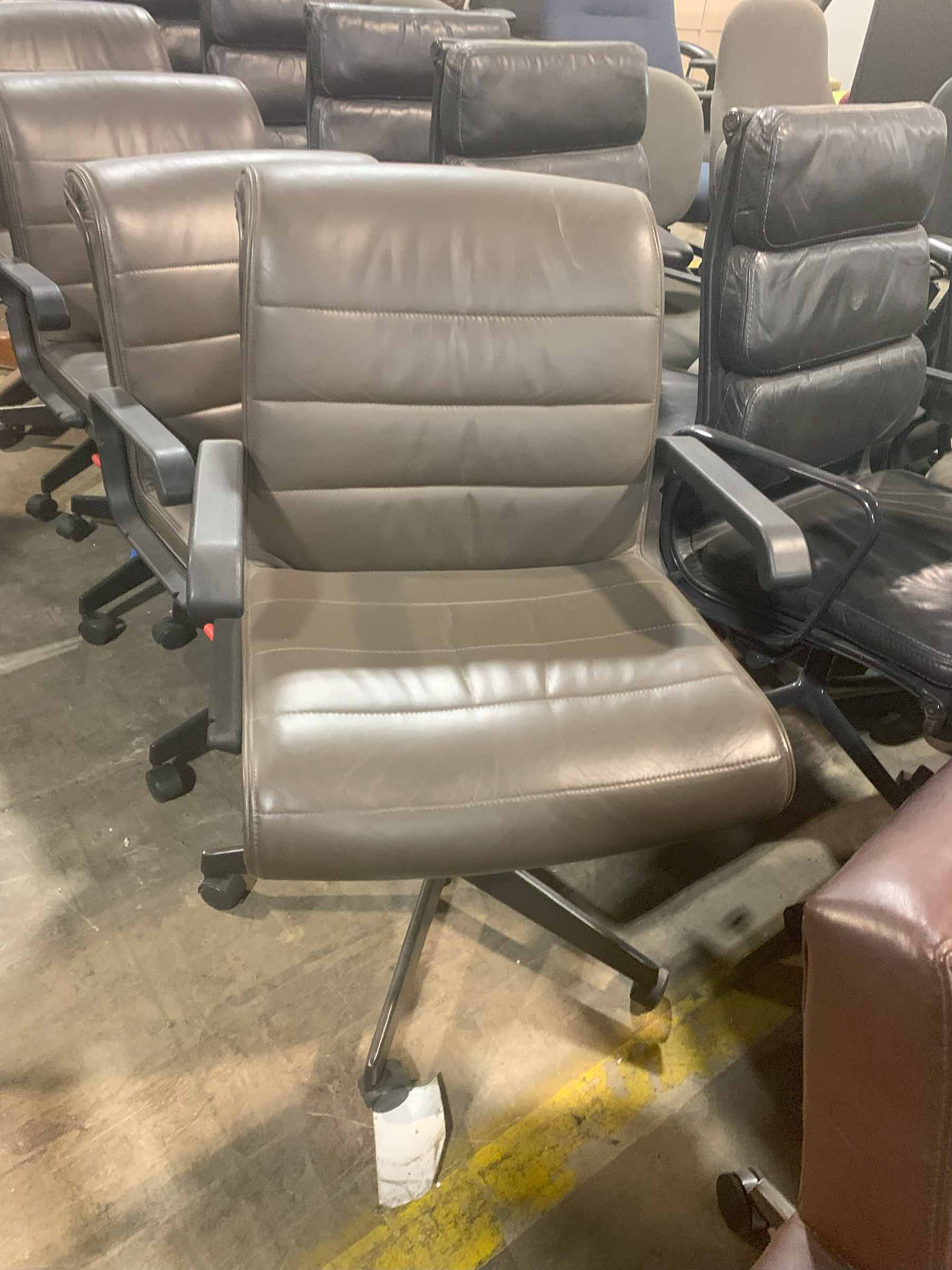 Knoll Mid Back Conference Chair | Capital Furniture