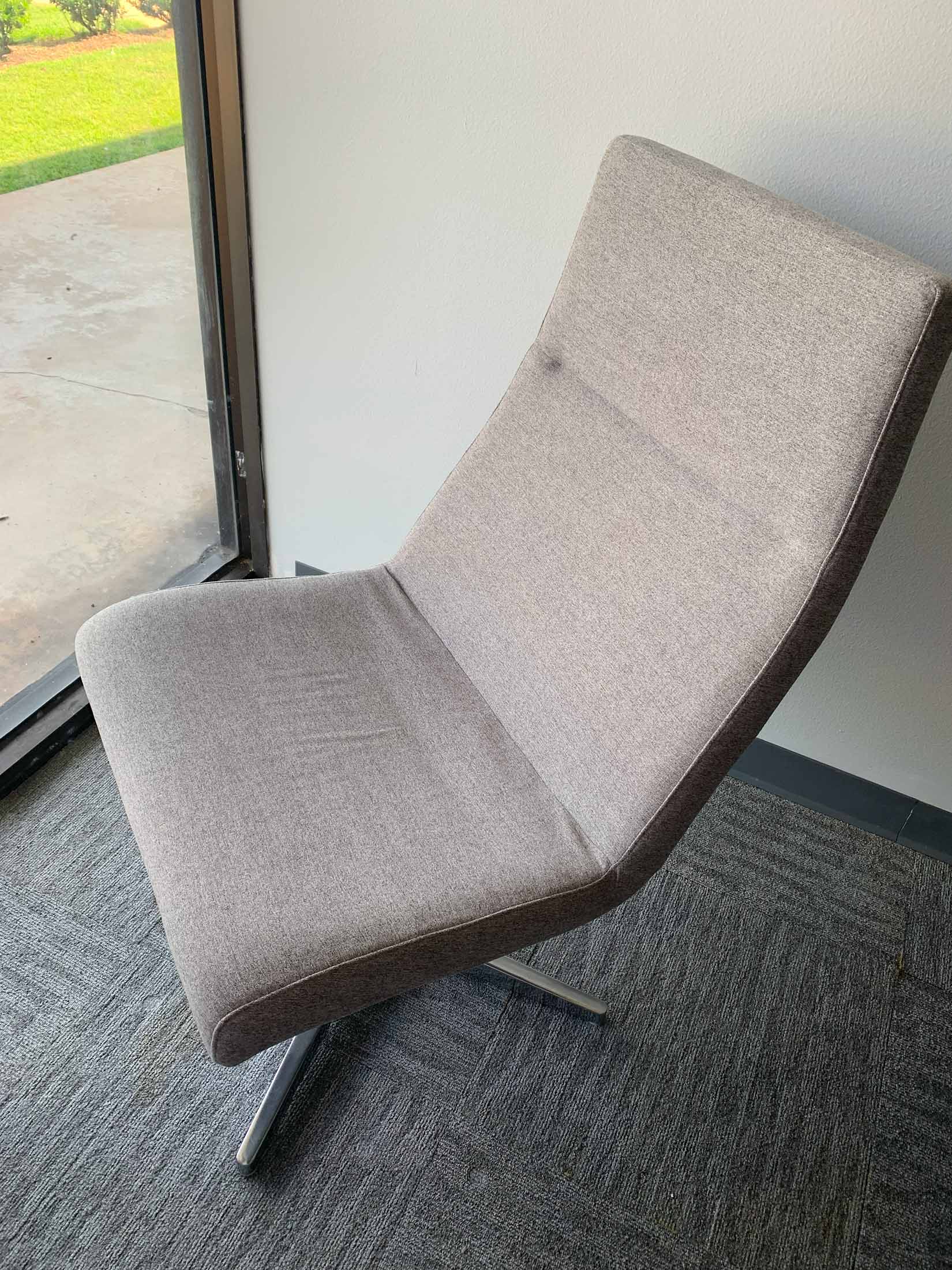 Rouillard High Back Swivel Lounge Chair | Capital Furniture