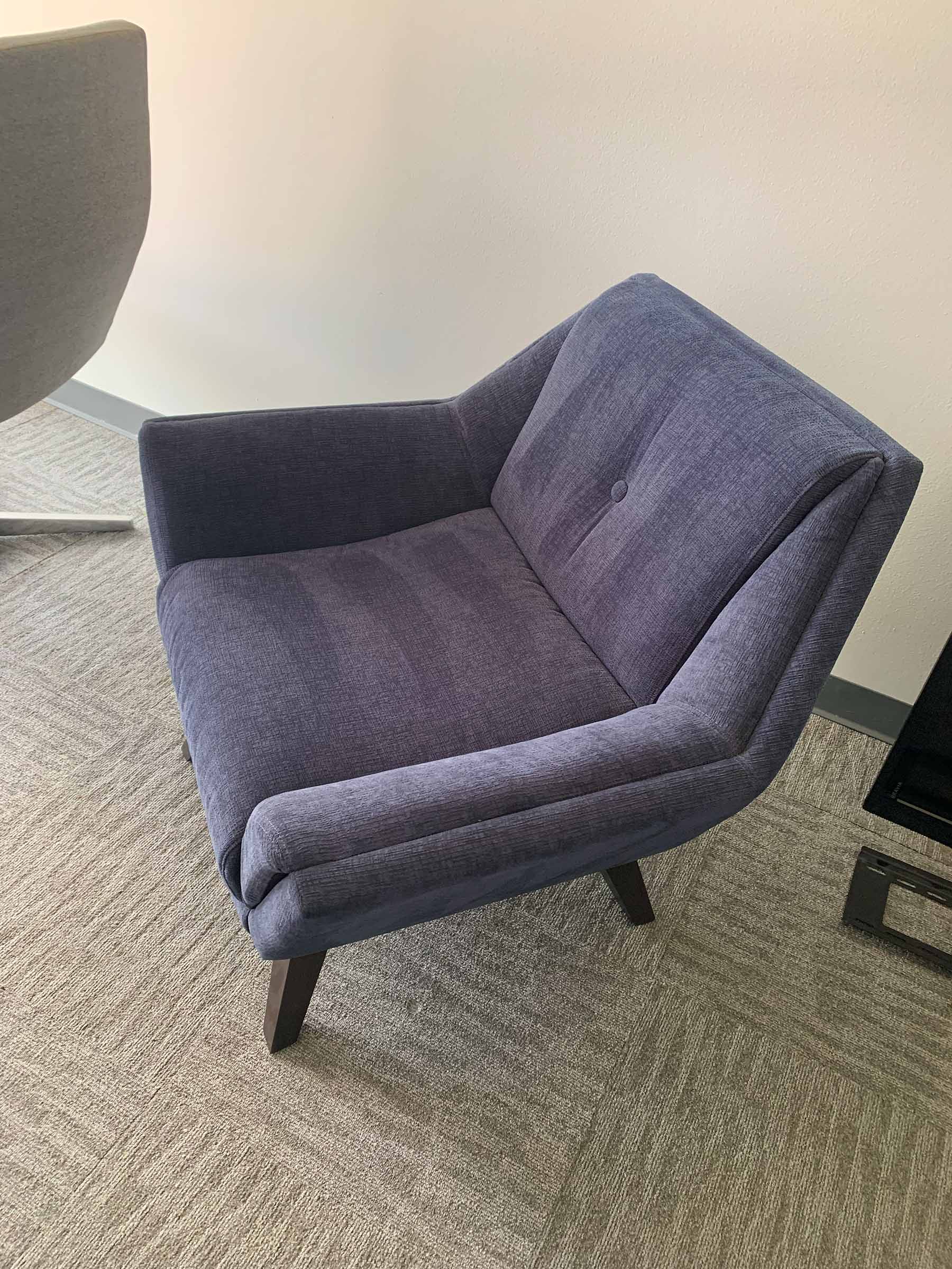 Rouilllard Lounge Chair | Capital Furniture