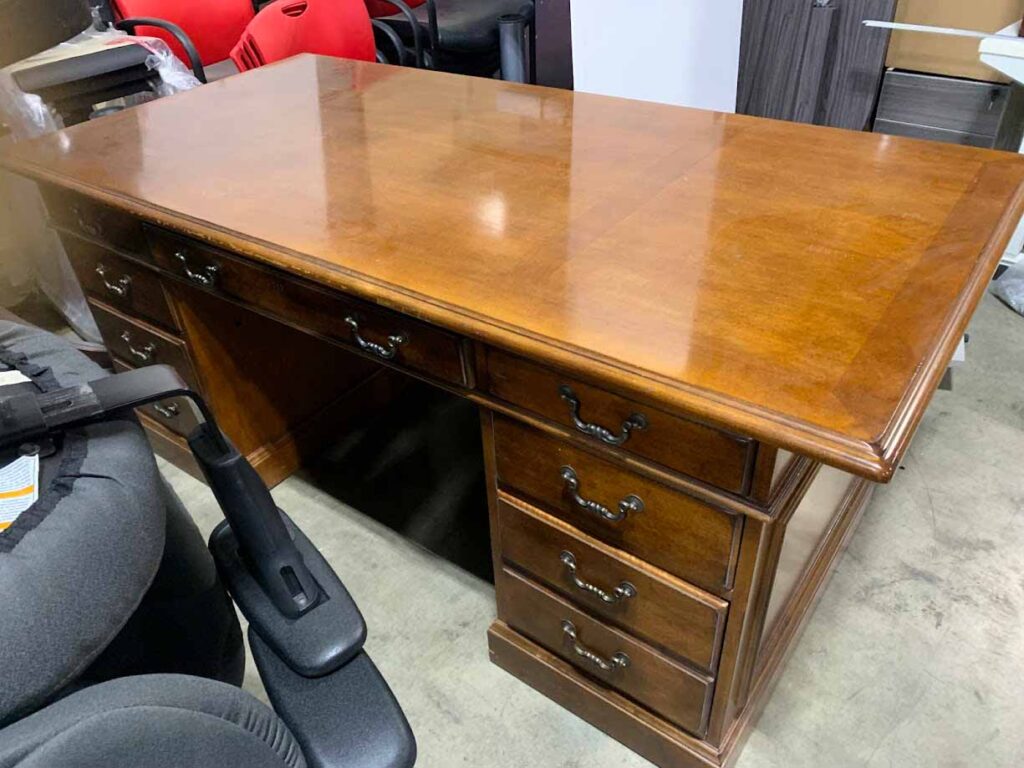Traditional Double Pedestal Desk | Capital Furniture